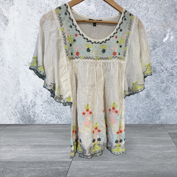 Chaudry Kc | Tops | Chaudry Kc White With Multi Color Flowers And ...